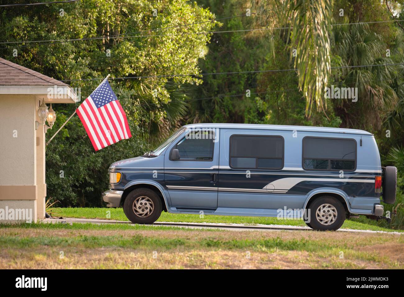 House camper driveway hi-res stock photography and images - Alamy