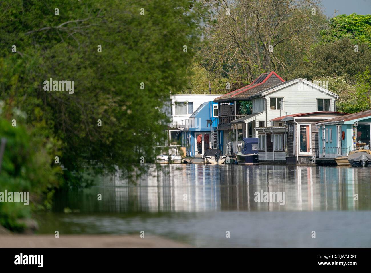 River banktow path hi-res stock photography and images - Alamy