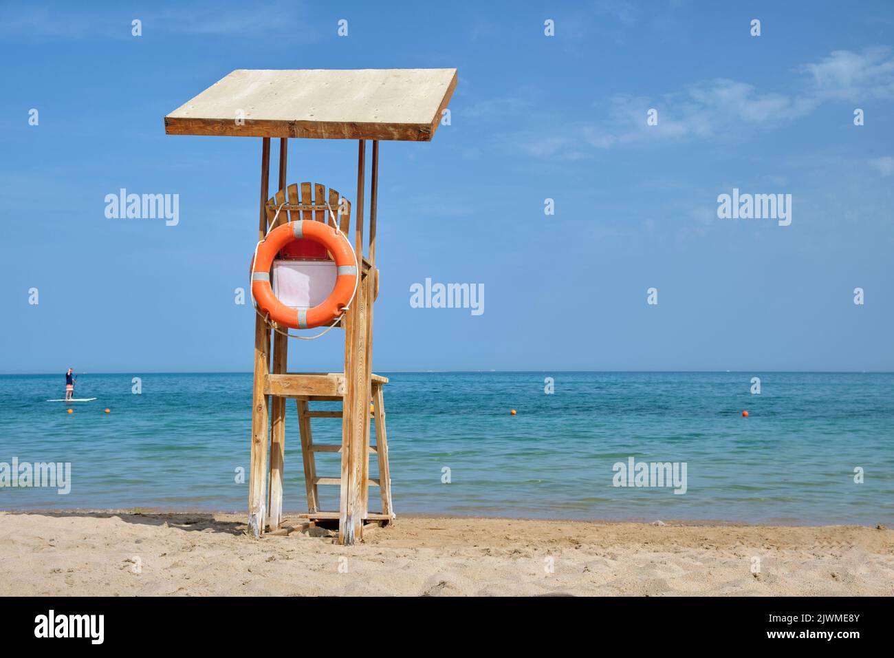 Emplty wooden lifeguard station on sandy beach on ocean shore in summer ...