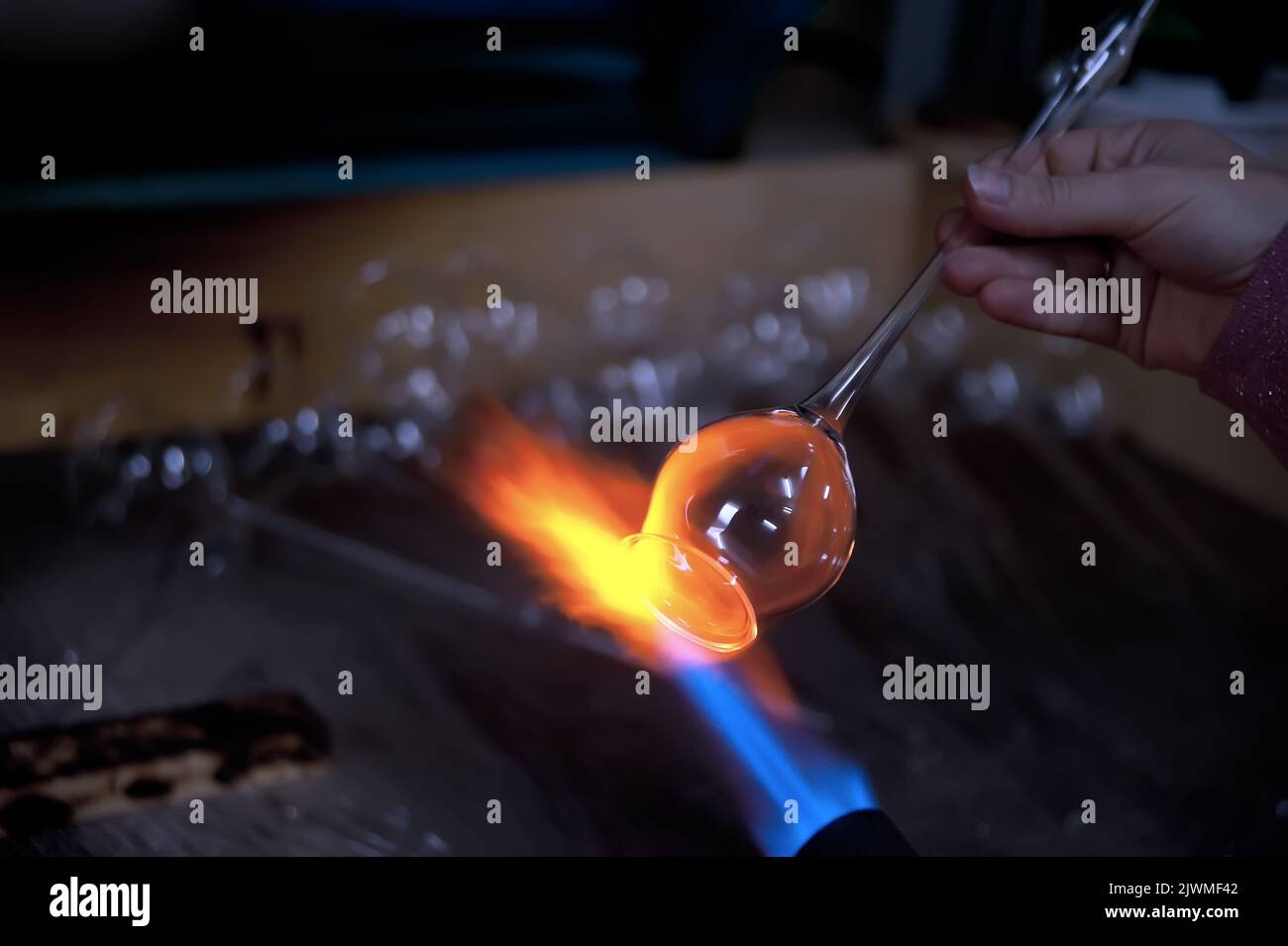 Molten glass ball hi-res stock photography and images - Alamy