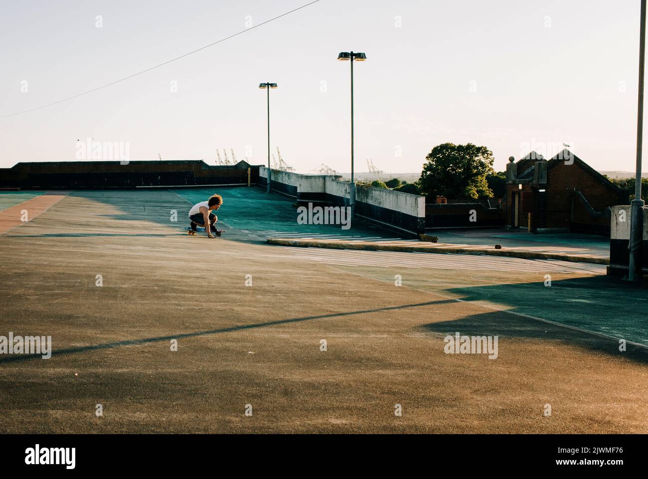 Guys skateboarding hi-res stock photography and images - Alamy