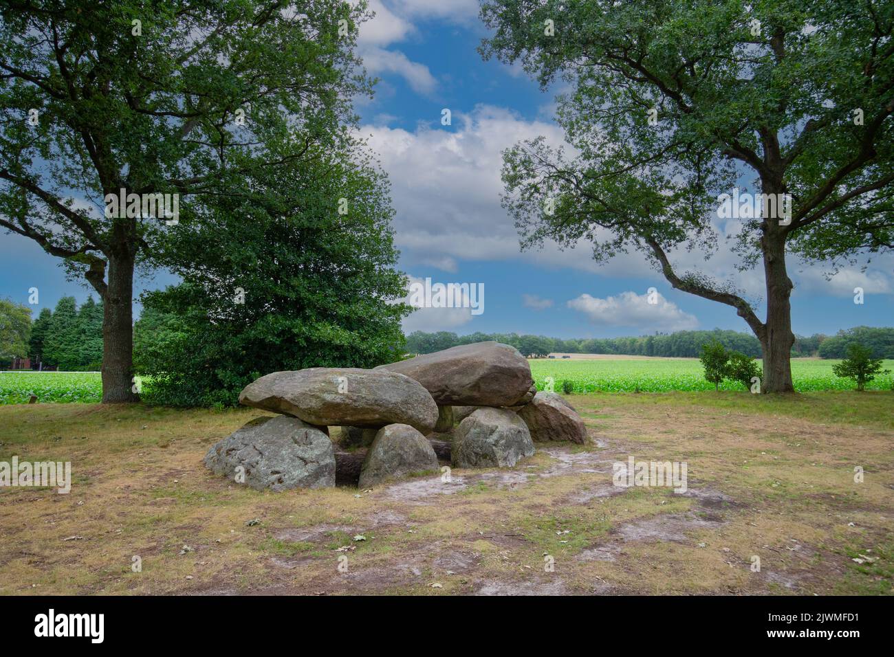 Hunebed d28 hi-res stock photography and images - Alamy