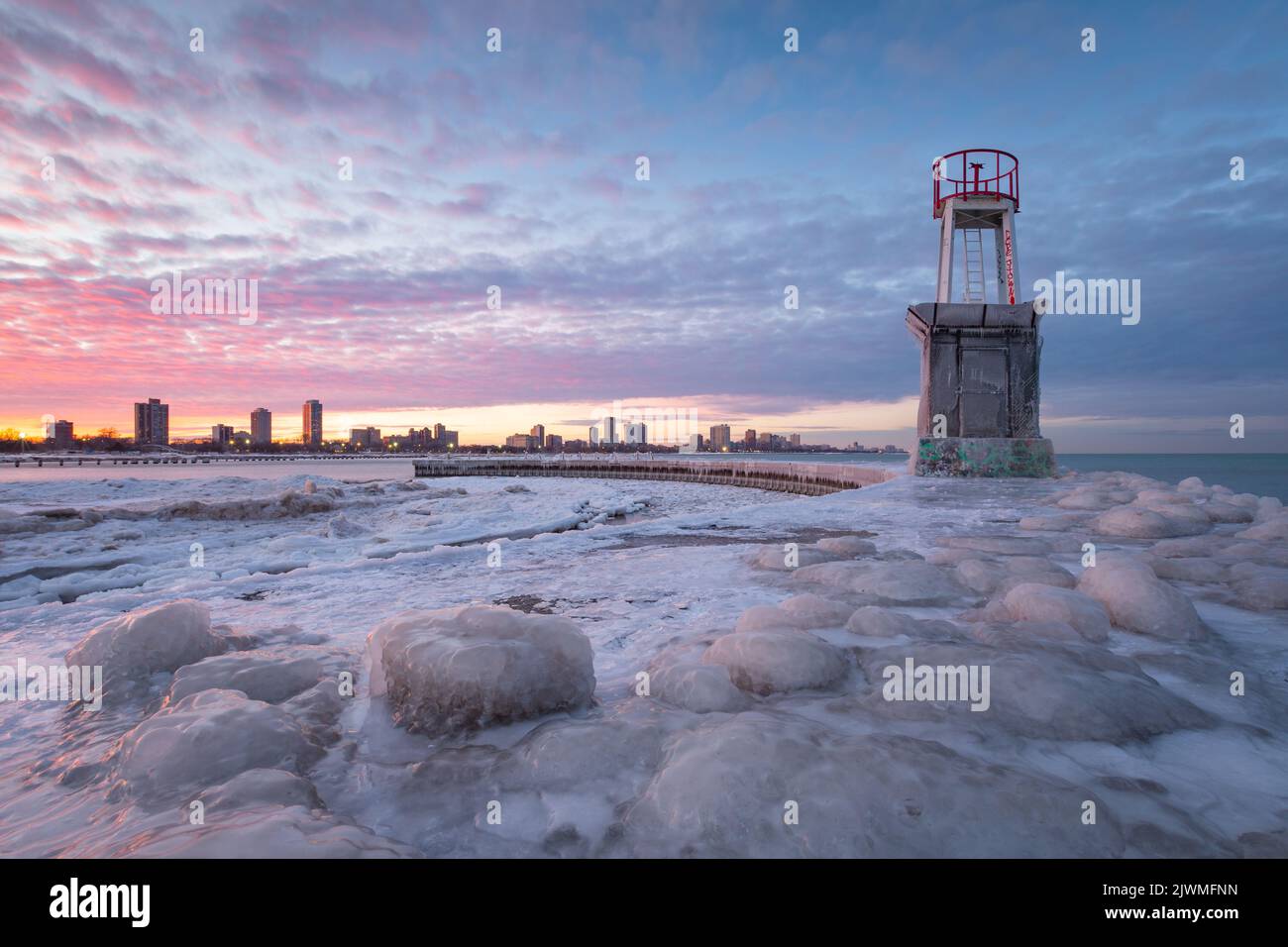 Icy shore of lake Michigan at North Avenue Beach Pier, Chicago Stock ...