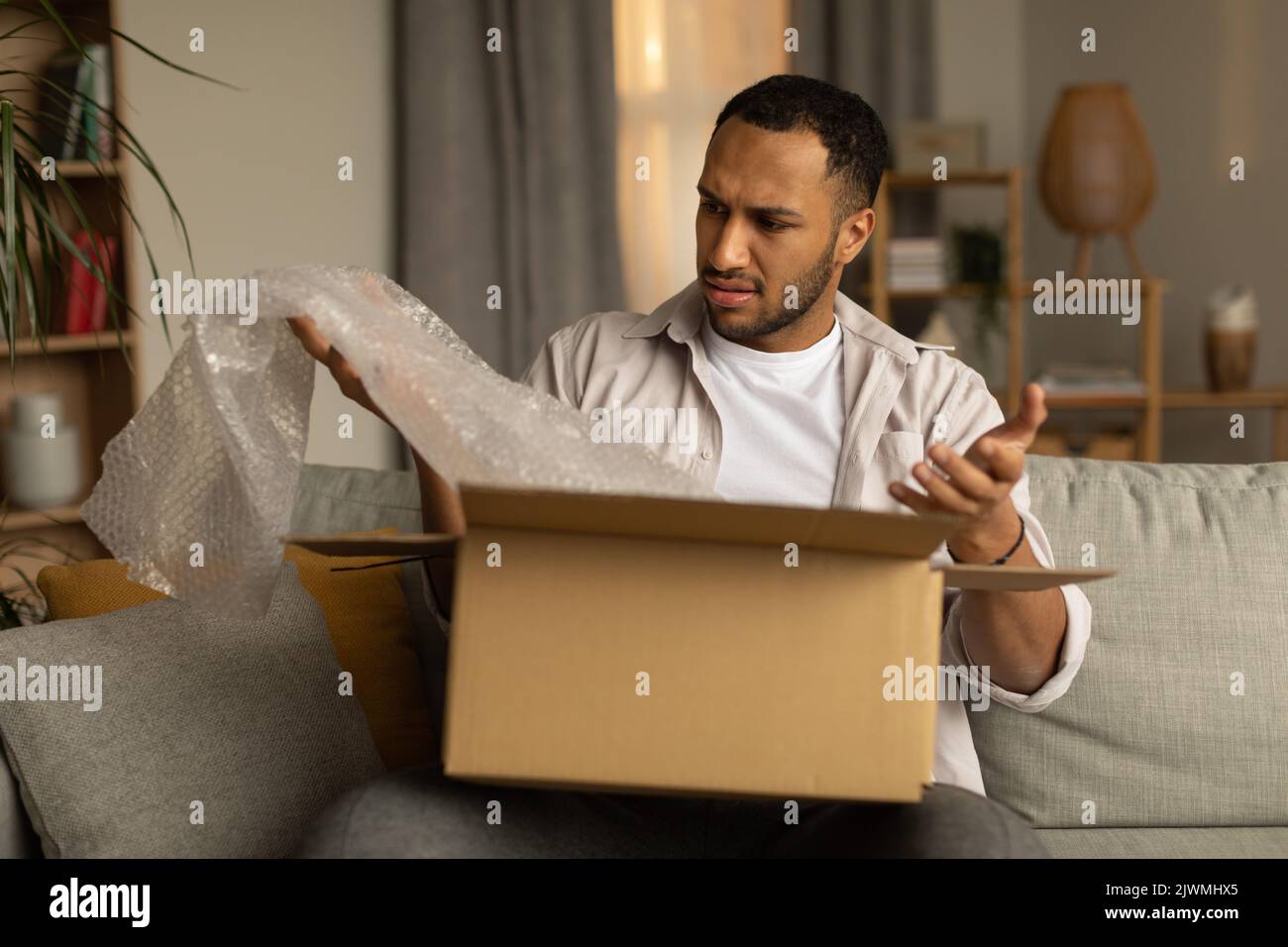 Unhappy customer store hi-res stock photography and images - Alamy