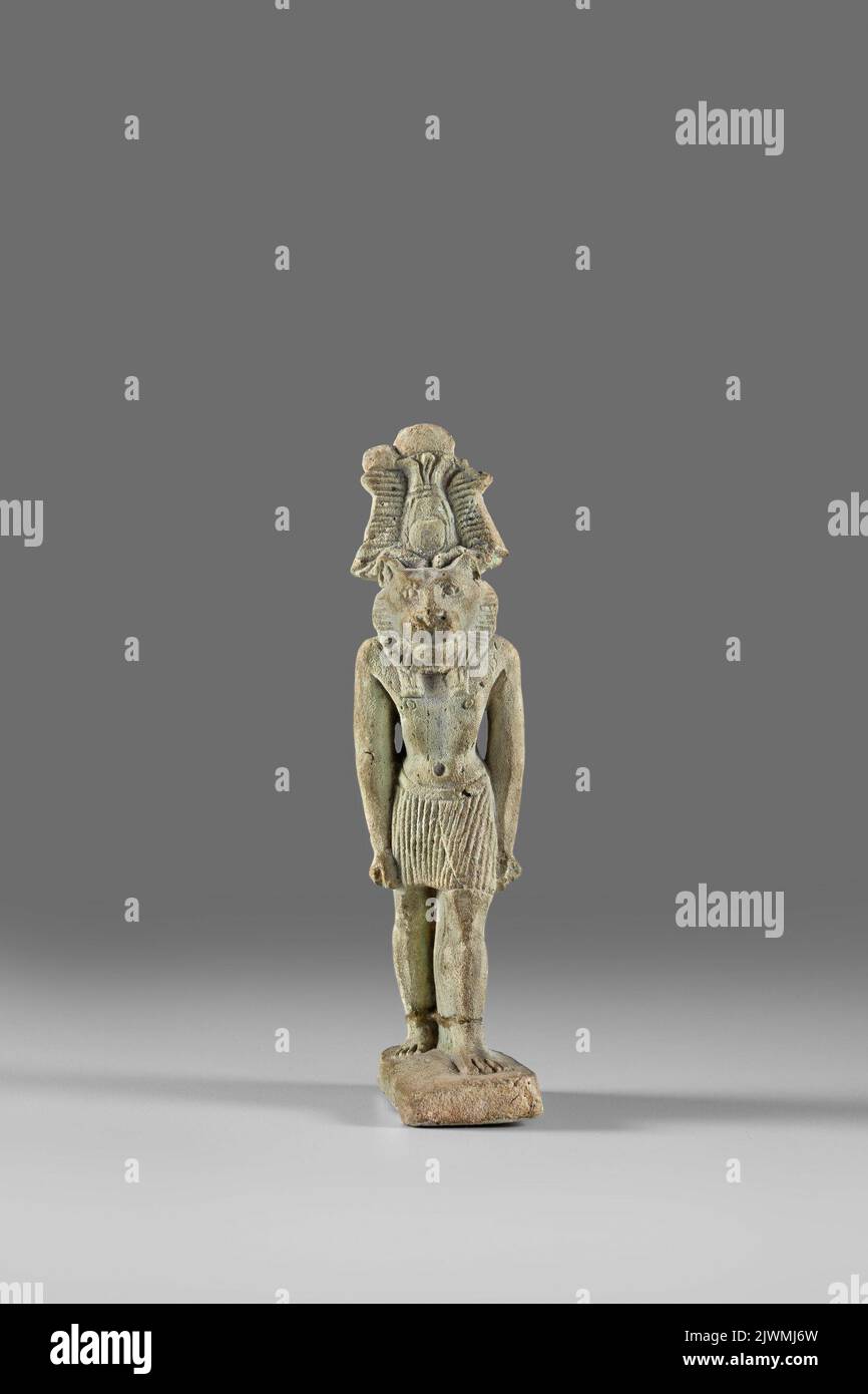 Atef crowns hi-res stock photography and images - Alamy