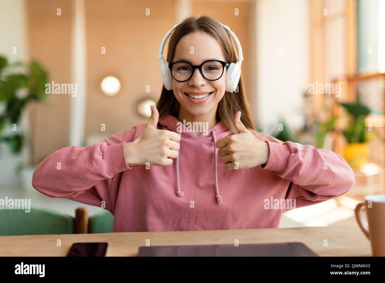 Child at computer pov hi-res stock photography and images - Alamy