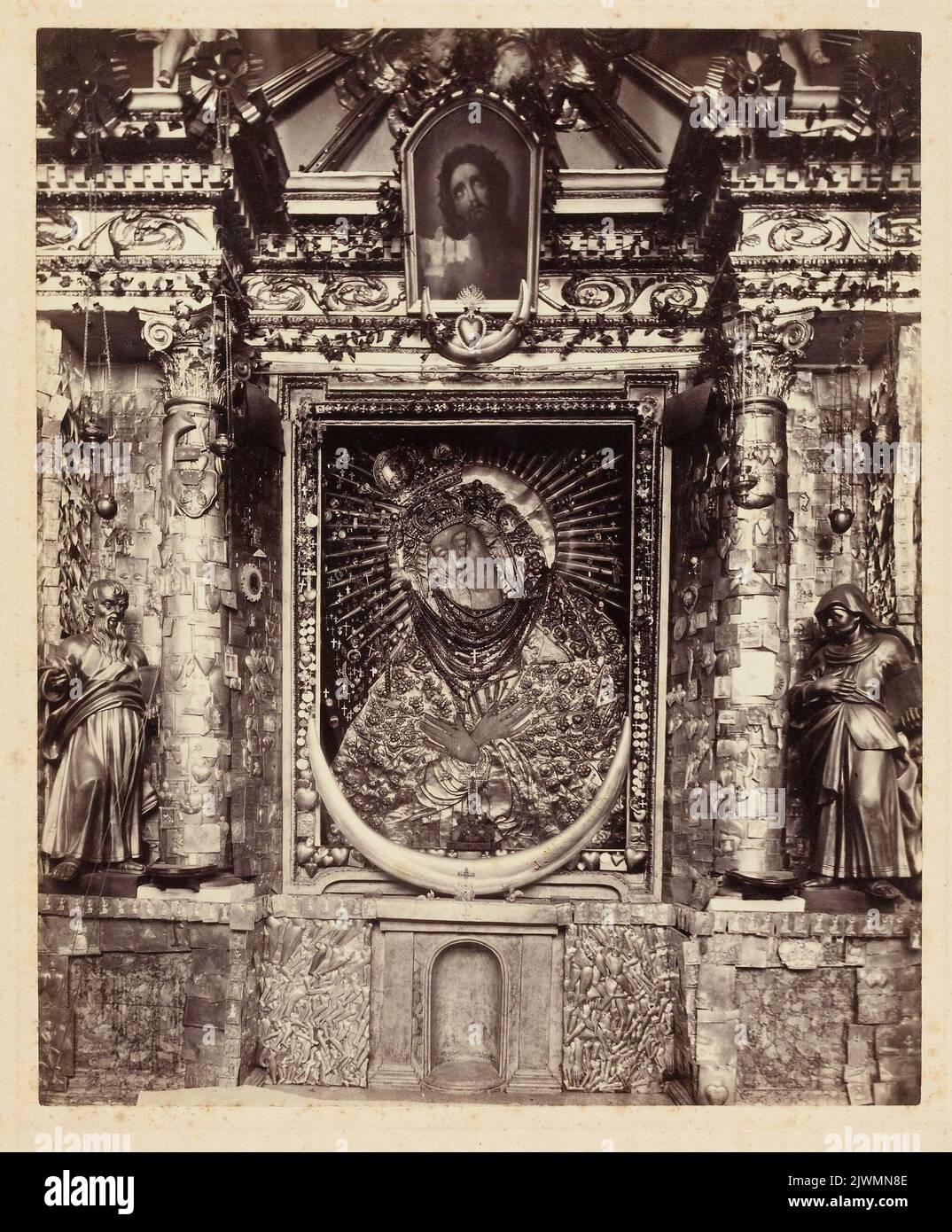 Vilnius – painting of the Holy Mother of the Gate of Dawn in the chapel ...