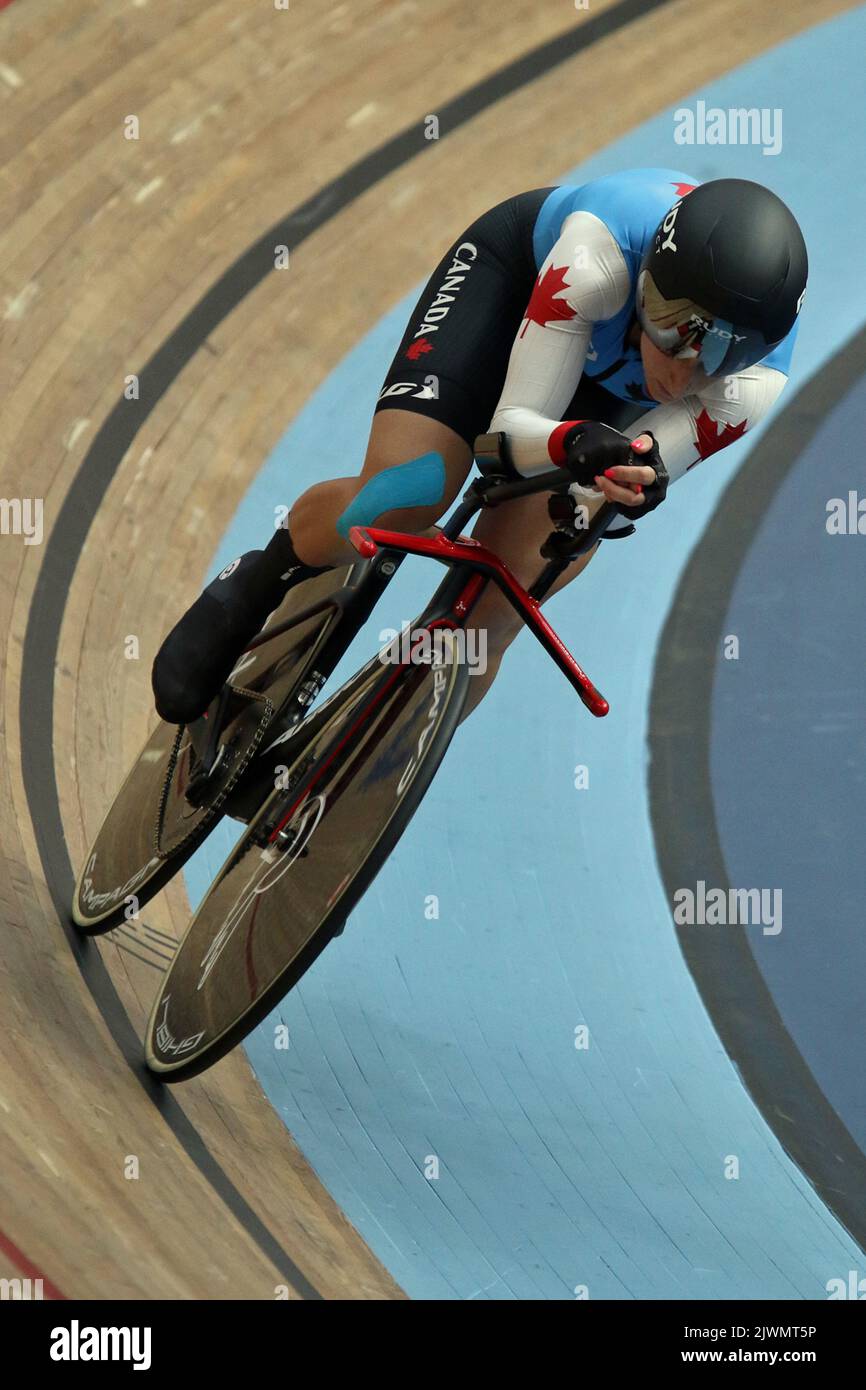 Maggie COLES-LYSTER of Canada in the women's 3000m Individual Pursuit ...