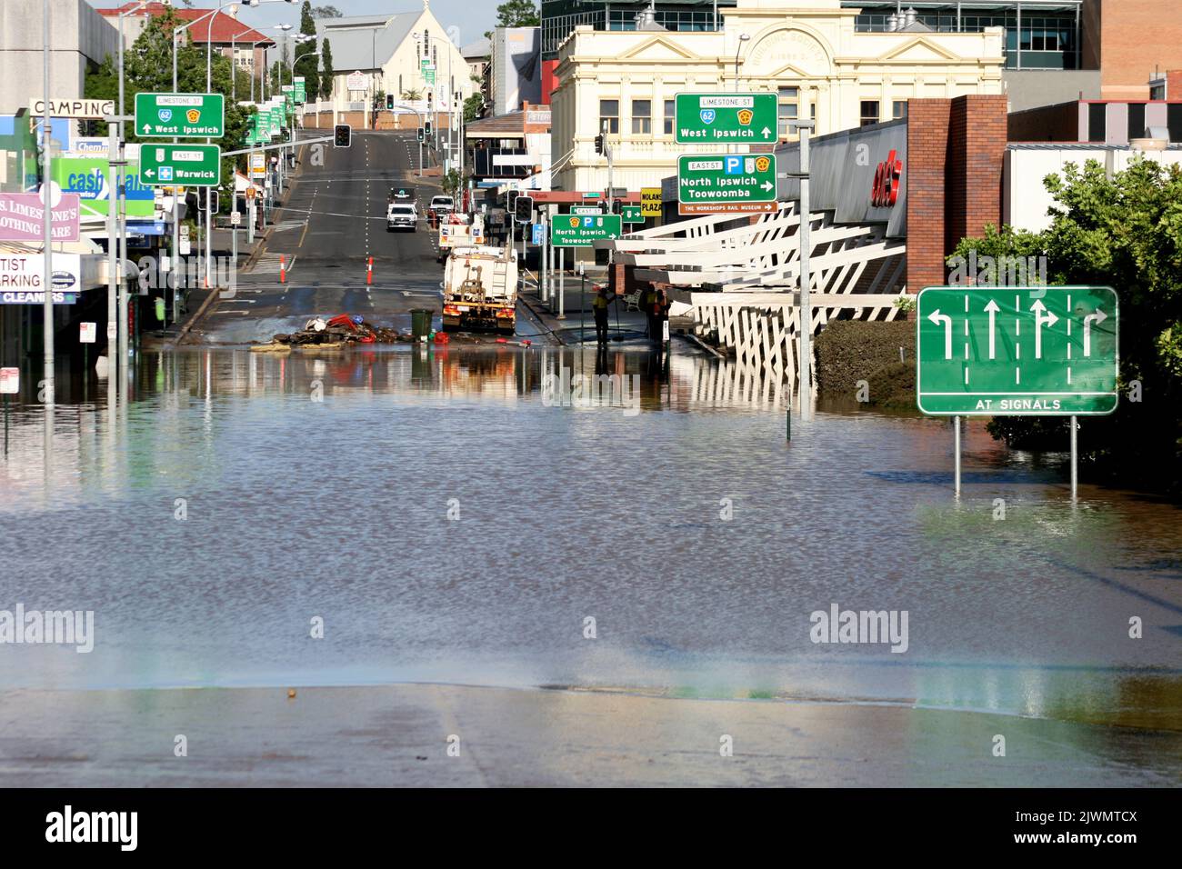Flood waters begin to recede in Ipswich. More than 115,000 Brisbane and ...