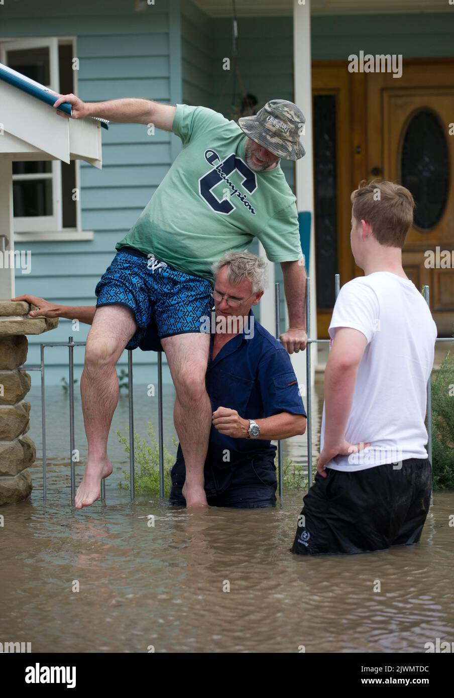 People in the flood hit Brisbane suburb of Yeronga evacuate their ...