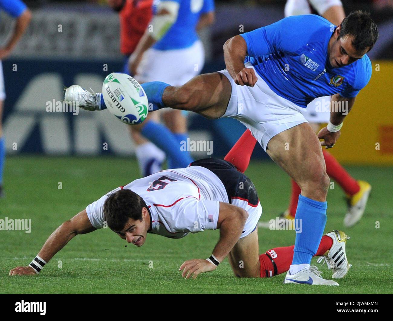 Italy's center Gonzalo Canale (R) and US scrum-half Mike Petri vie ...