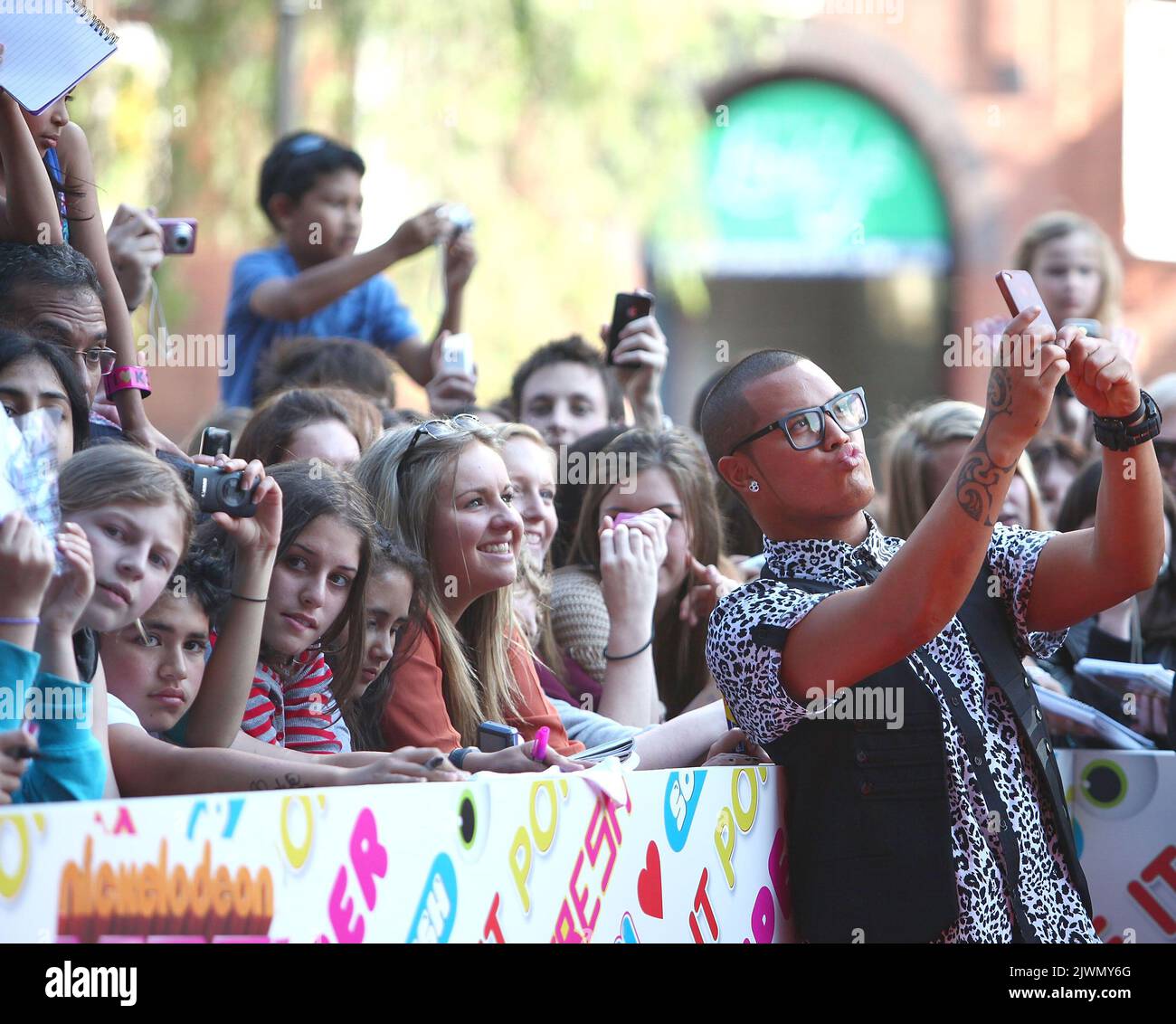 Stan Walker with fans arrives at the 2011 Nickelodeon Kids' Choice ...