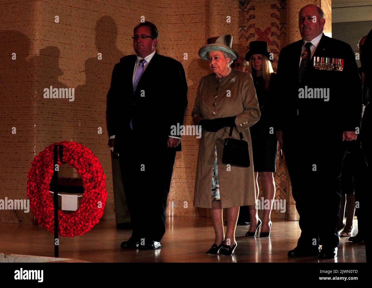 HRH Queen Elizabeth visits the Australian War Memorial and lays a ...