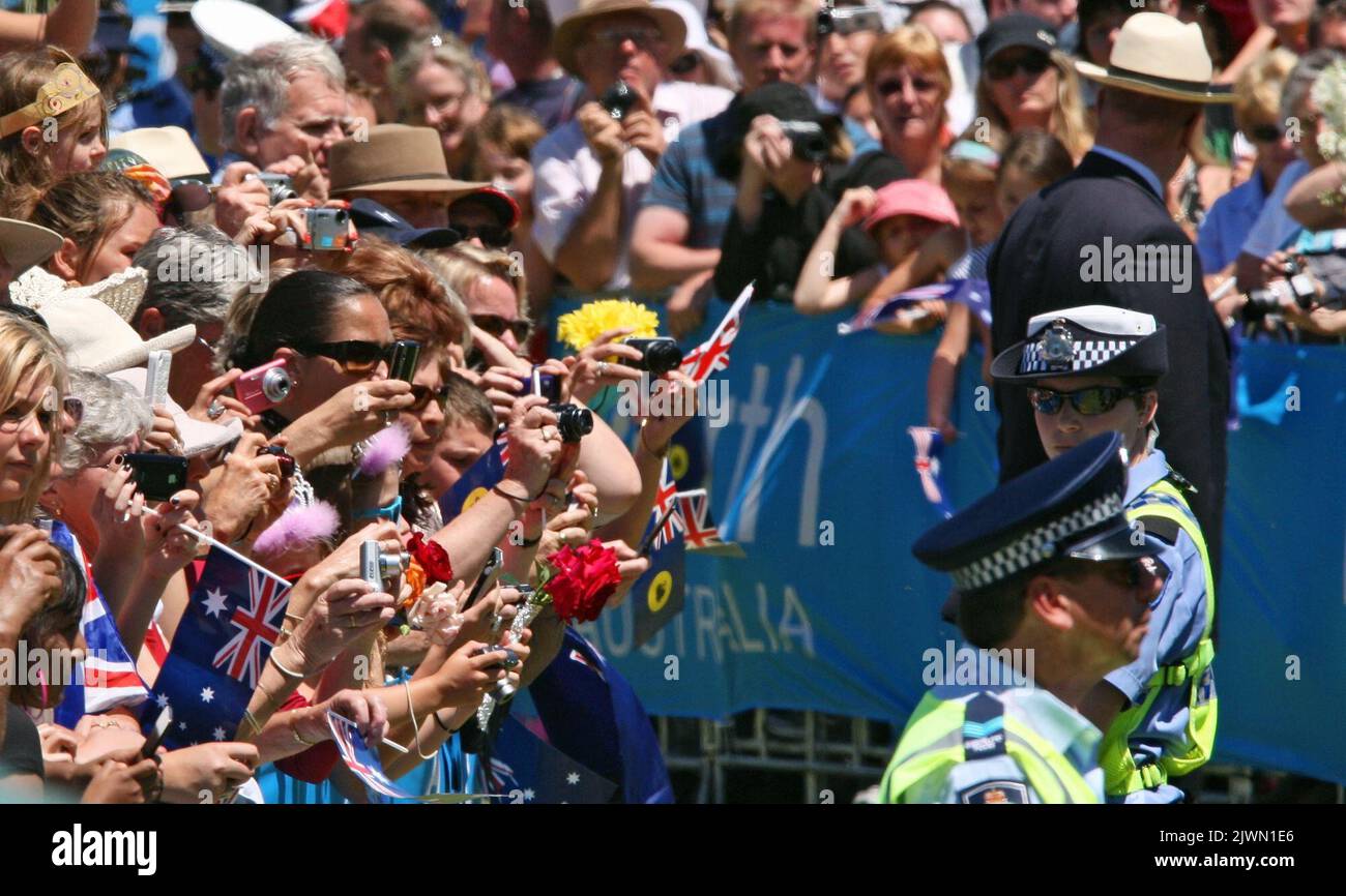 Crowds eager to see the Queen during The Big Aussie Barbecue. Picture ...