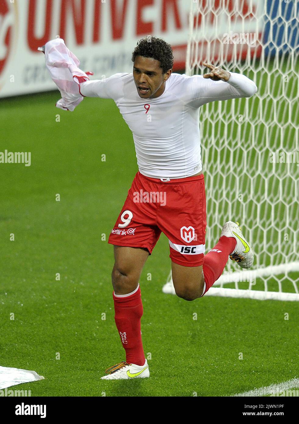 Maycon of Melbourne Heart FC celebrates after scoring a goal against ...