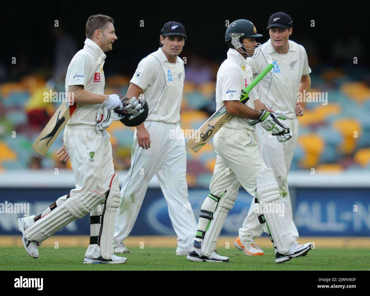 New Zealand players Dean Brownlie (2nd Left) and Martin Guptill ( Right ...