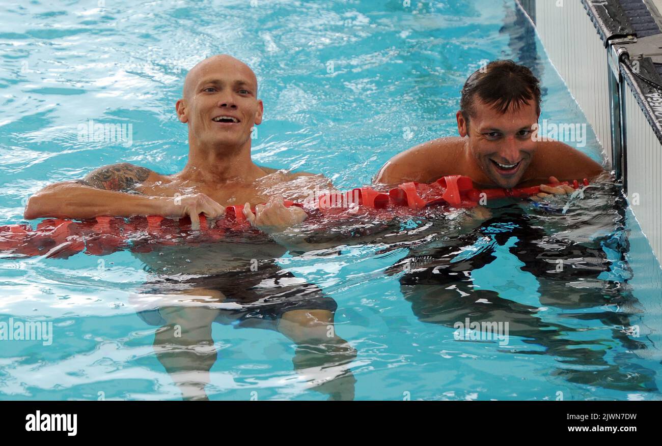 Michael Klim reacts with Ian Thorpe while leaving the pool after ...