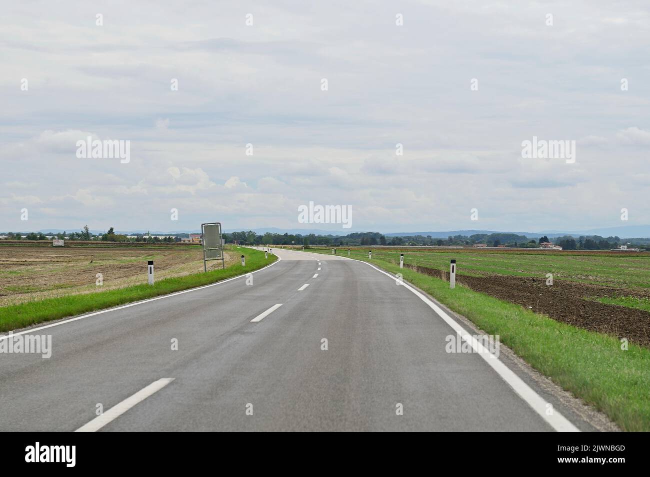 Lower road surface hi-res stock photography and images - Alamy