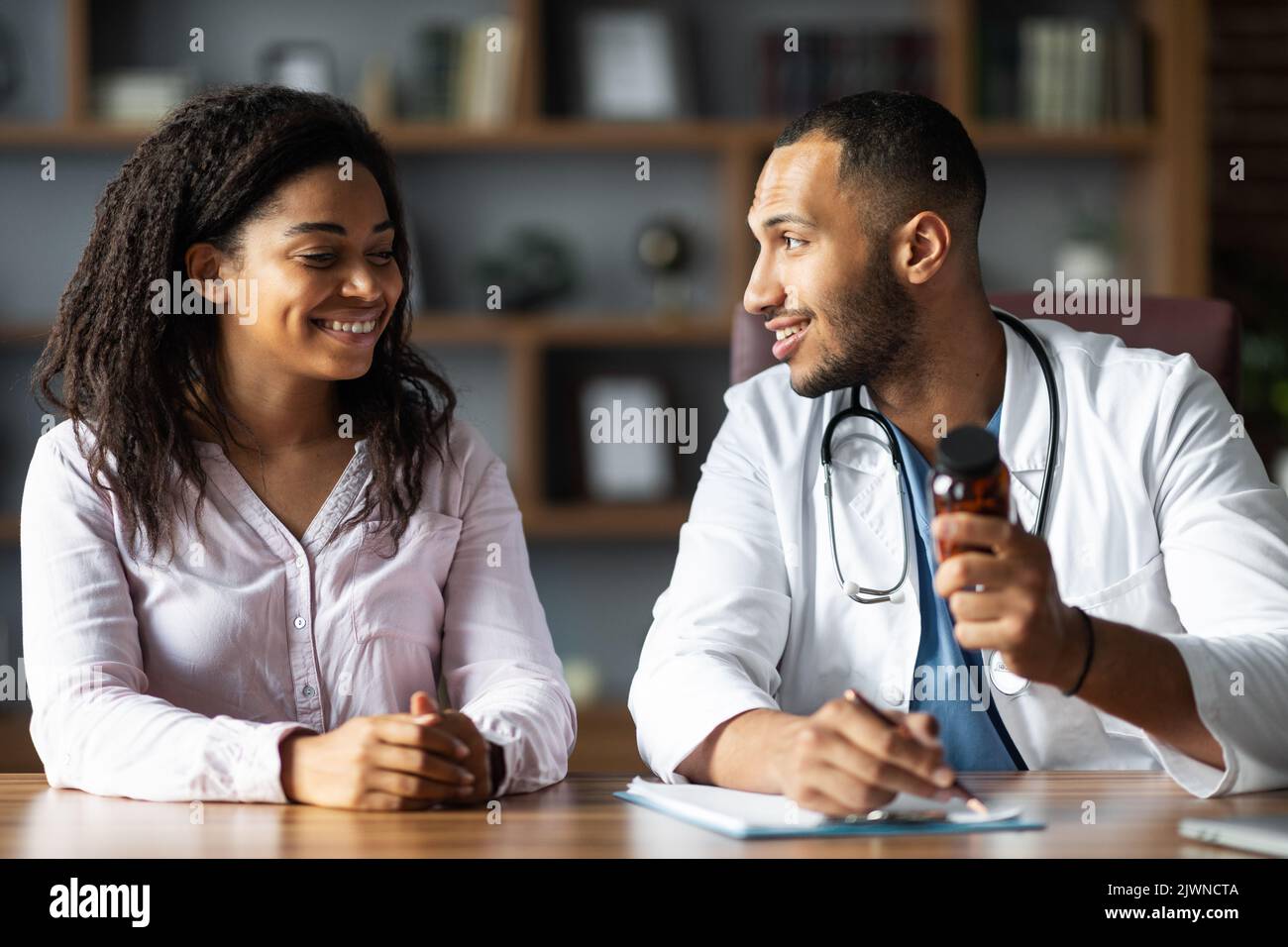 Smiling doctor lady prescribing hi-res stock photography and images - Alamy