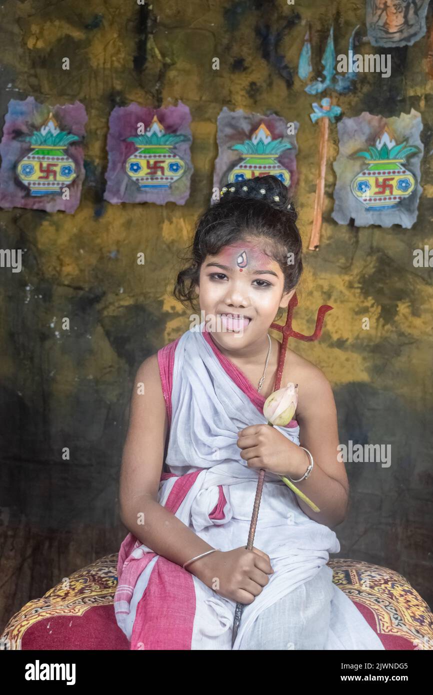 Agomoni concept photo shoot,, A poses for the camera Stock Photo - Alamy