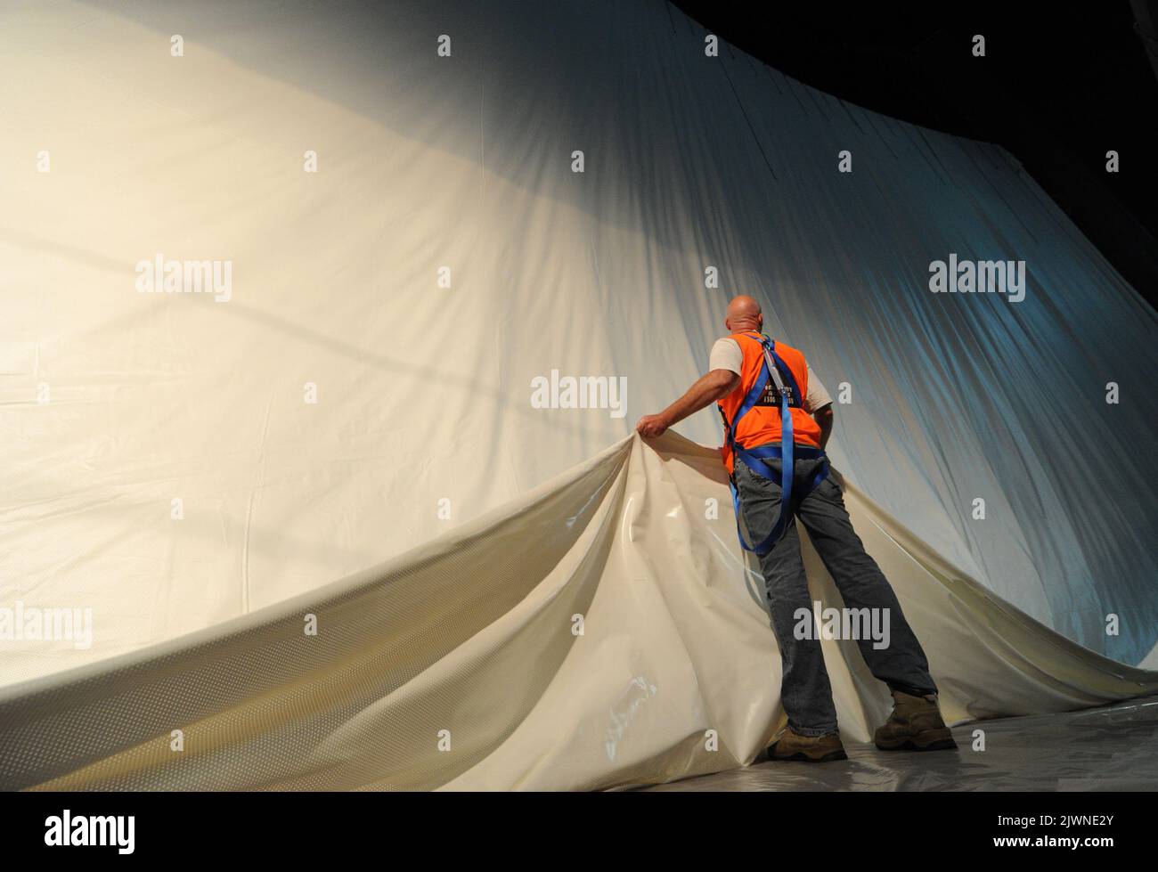 Riggers raise the world's largest cinema screen at IMAX Darling Harbour ...