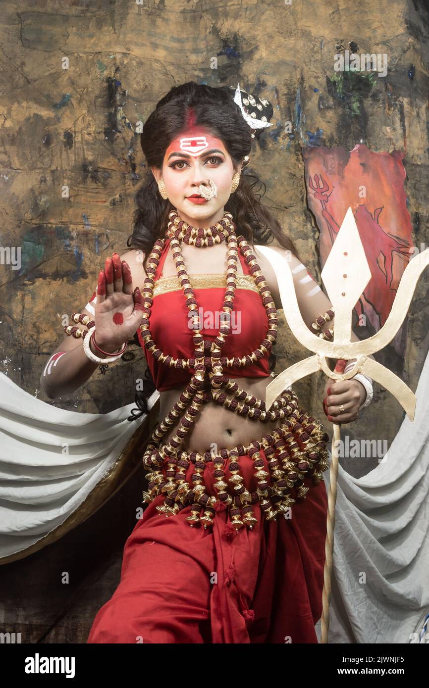 Concept Agomoni shoot-Forms of Parvati with traditional dress like ...