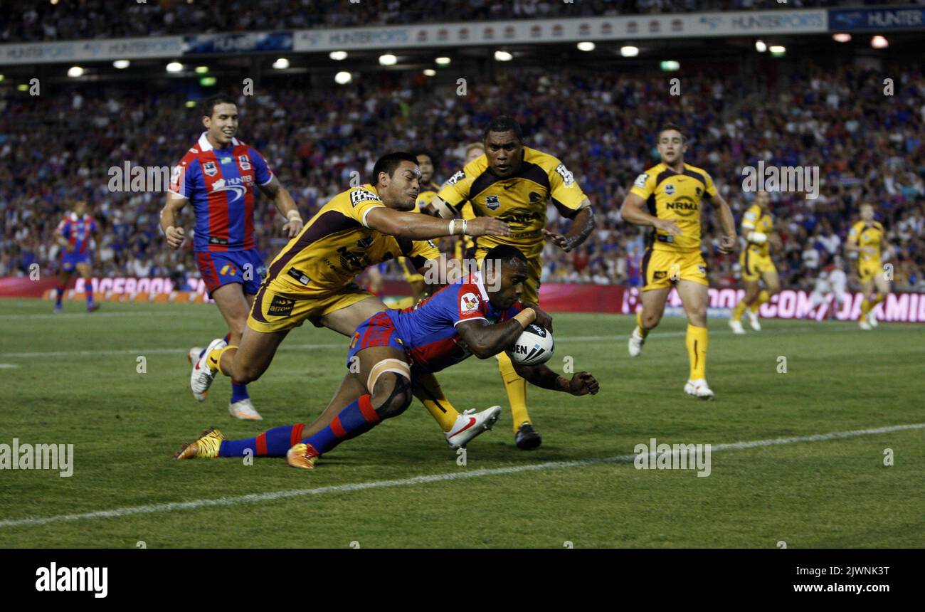 Akuila Uate scores a try as Alex Glenn and Petero Civoniceva defend ...