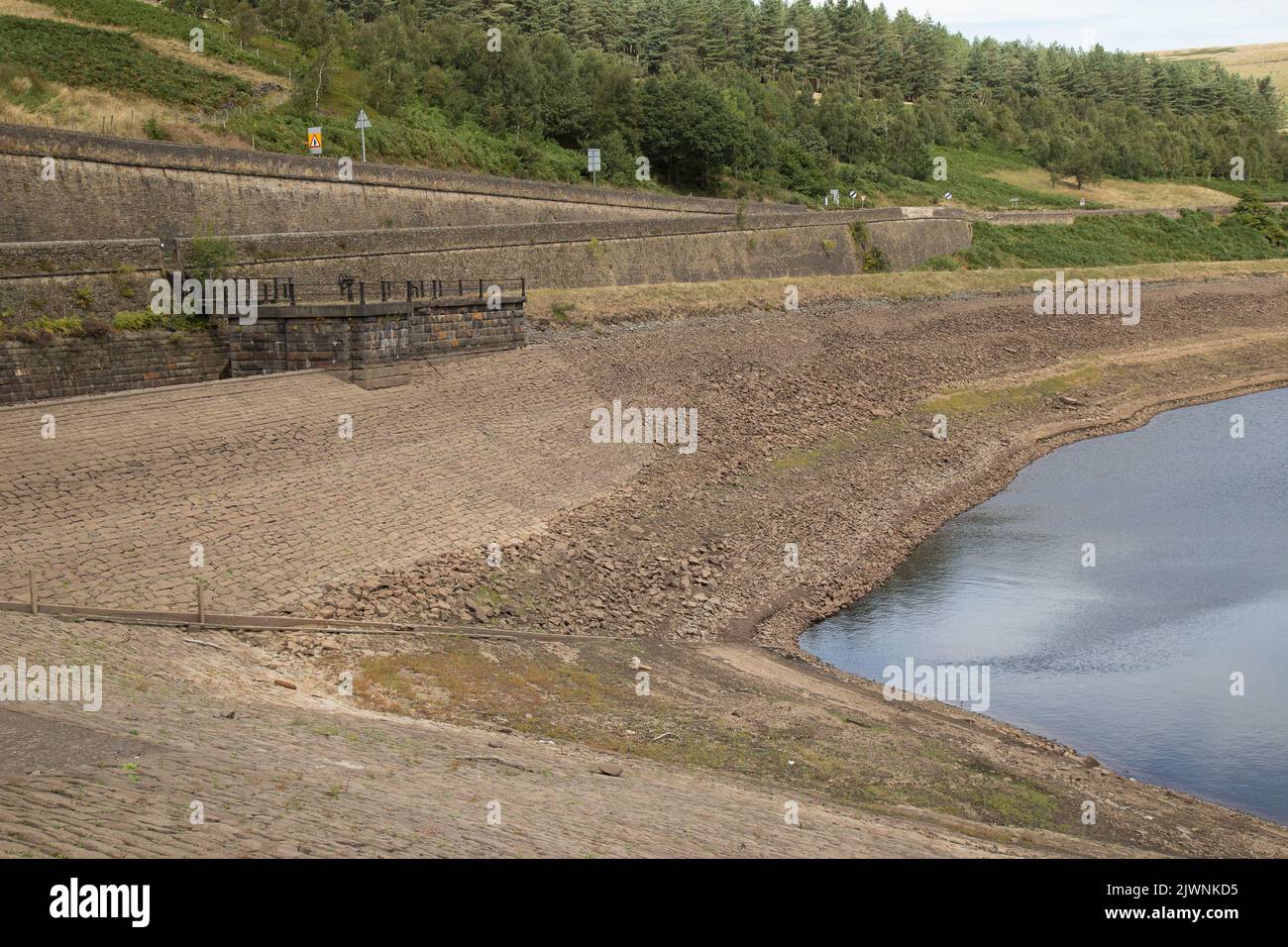 Bank of reservoir hi-res stock photography and images - Alamy