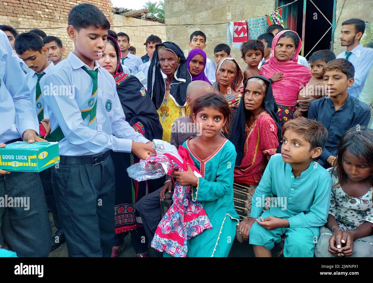 Relief goods distribution hi-res stock photography and images - Alamy