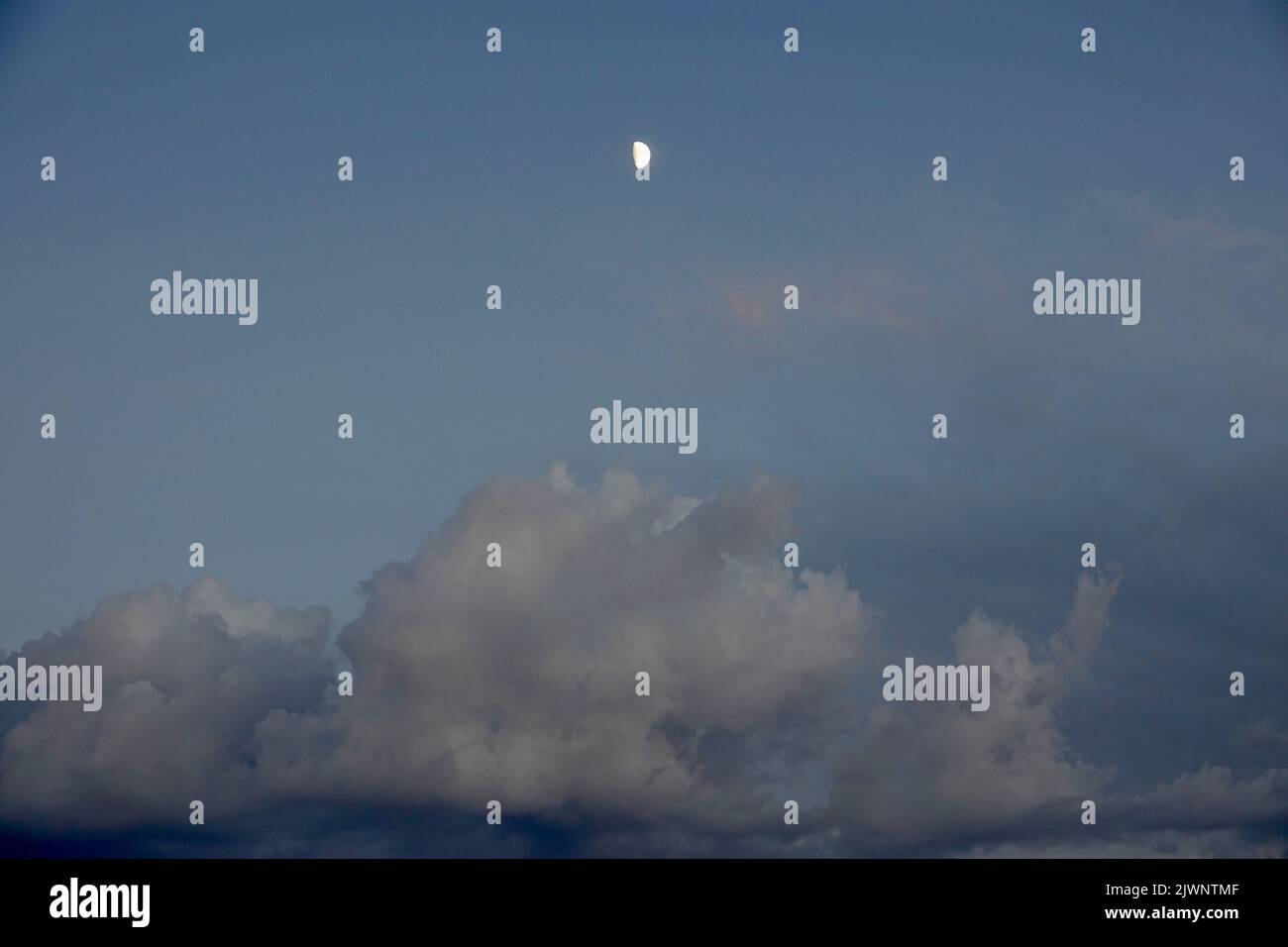 Soft yellow moon hi-res stock photography and images - Alamy