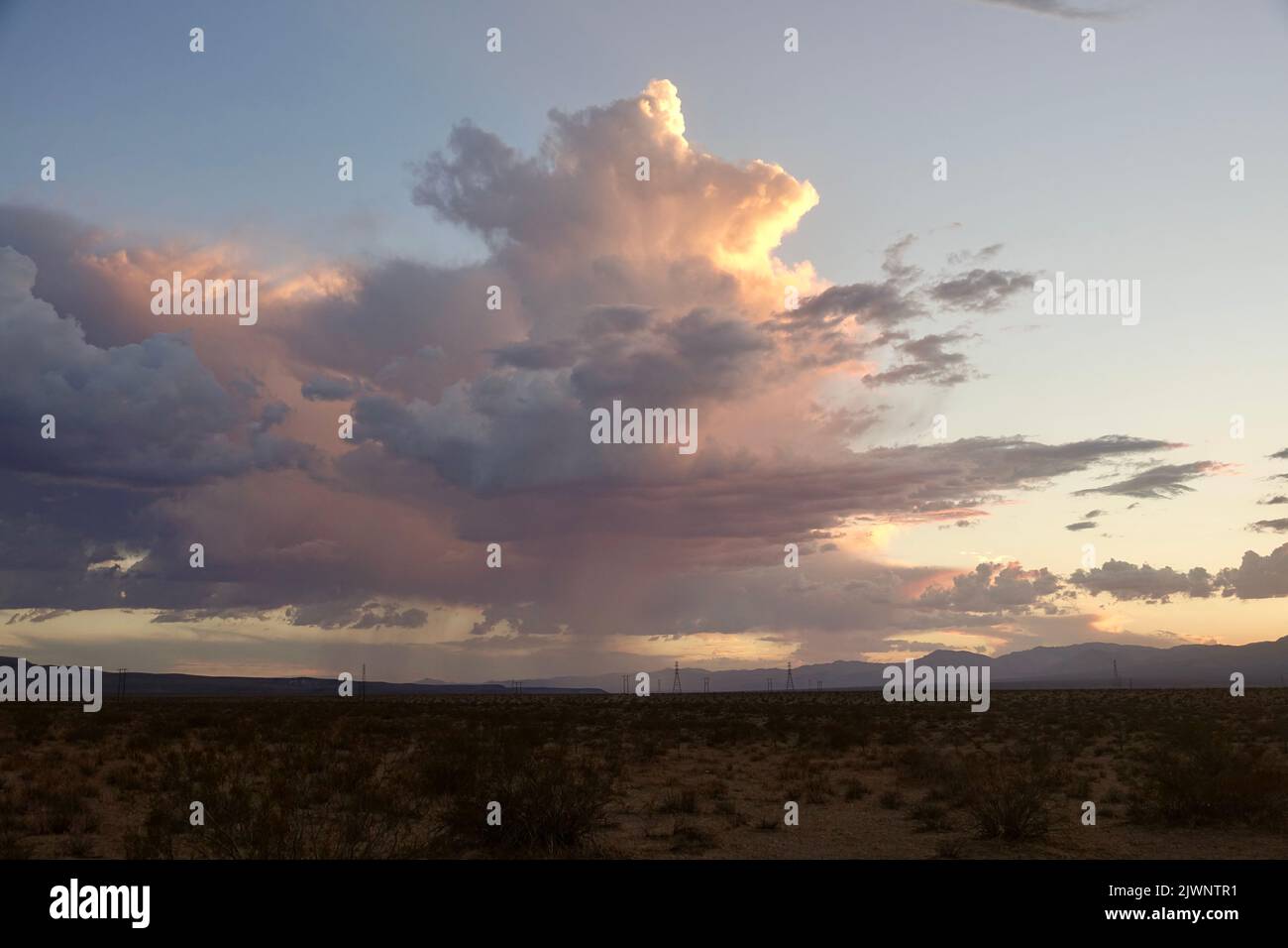 dramatic sunset over the Sierra Nevada desert Stock Photo - Alamy