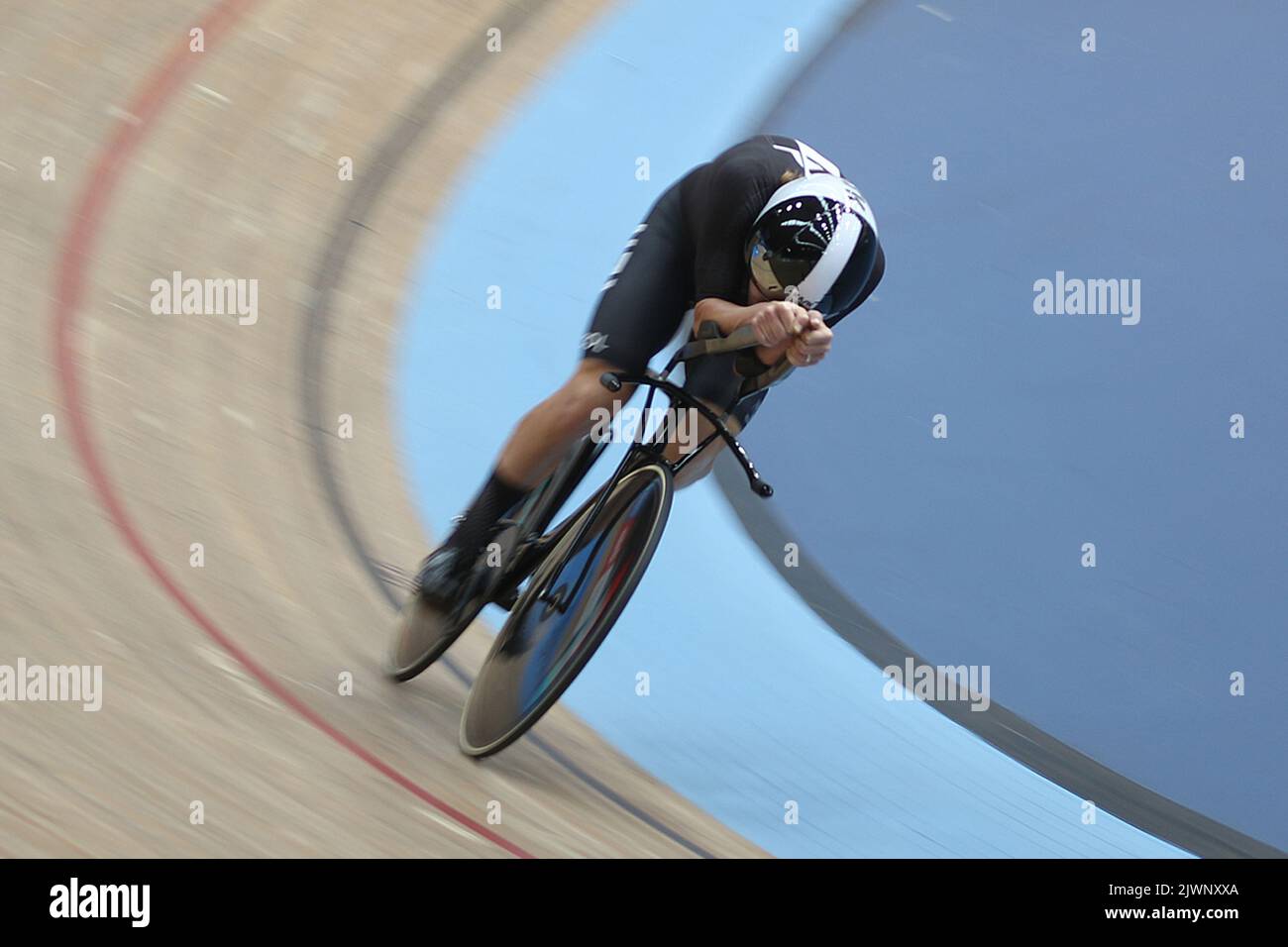 Aaron GATE of New Zealand winning the Men's 4000m Individual Pursuit ...