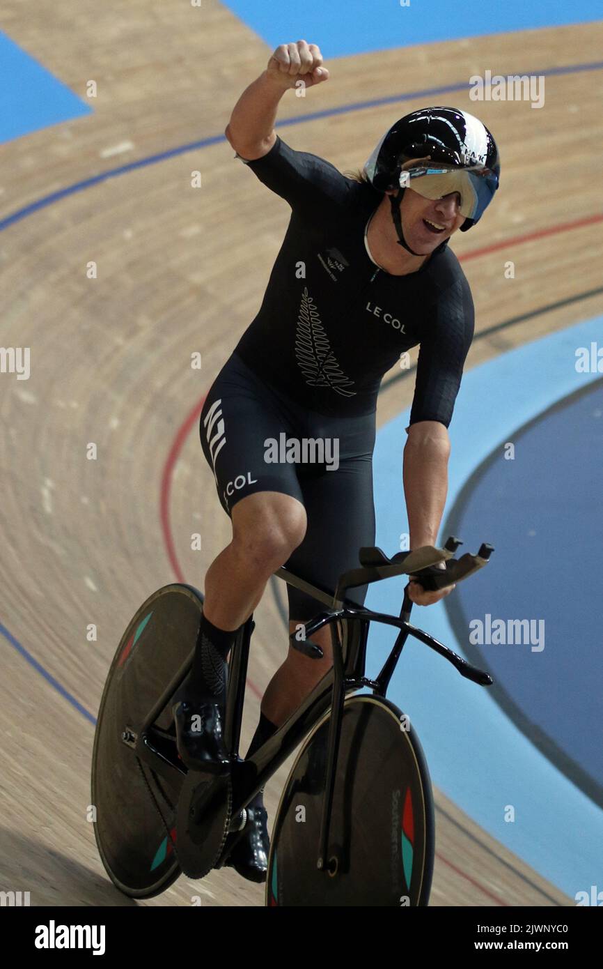 Aaron GATE of New Zealand winning the Men's 4000m Individual Pursuit ...