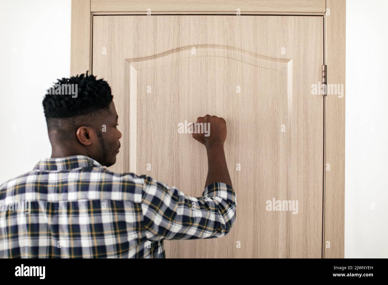 Man hand knocking at door hi-res stock photography and images - Alamy