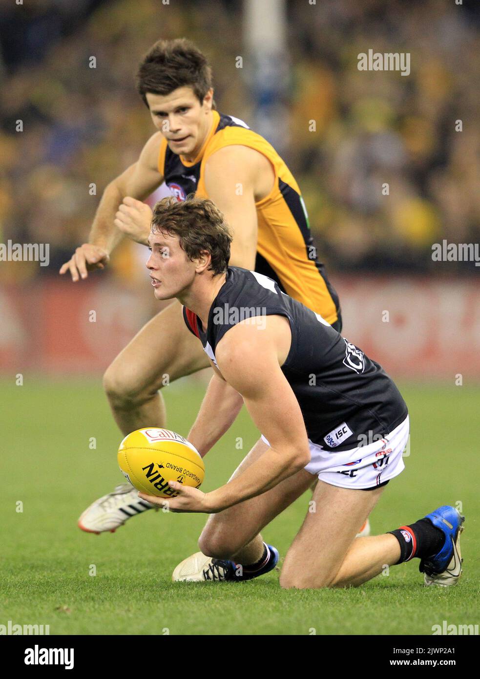 Jack Steven hand balls for Richmond in their round ten game between ...