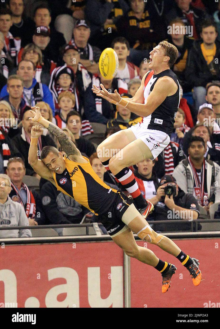 Brendon Goddard takes a big for St Kilda in their round ten game ...