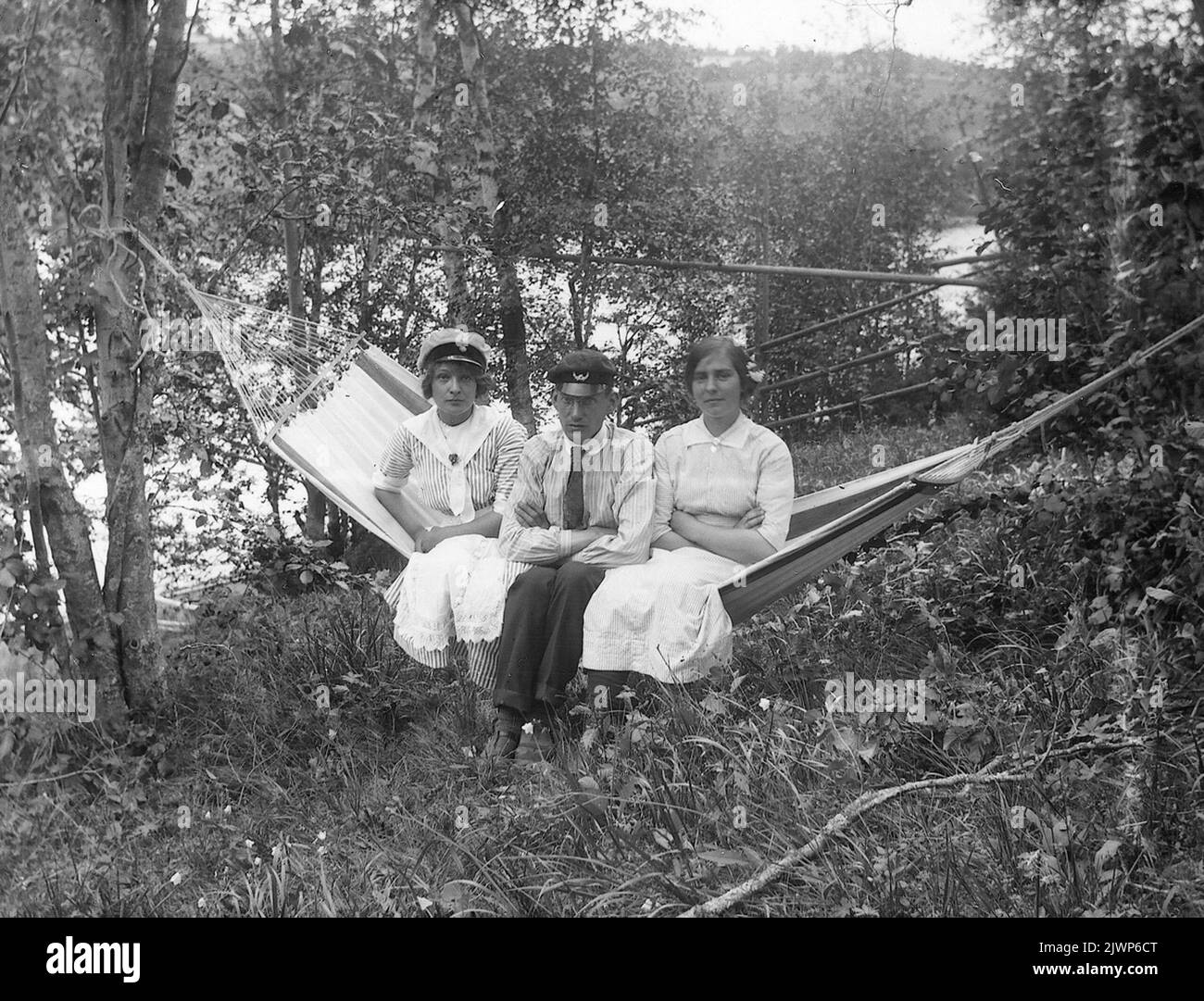 At Sandholmen, Elma, Ivar and Lotten Eriksson. Vid Sandholmen, Elma ...