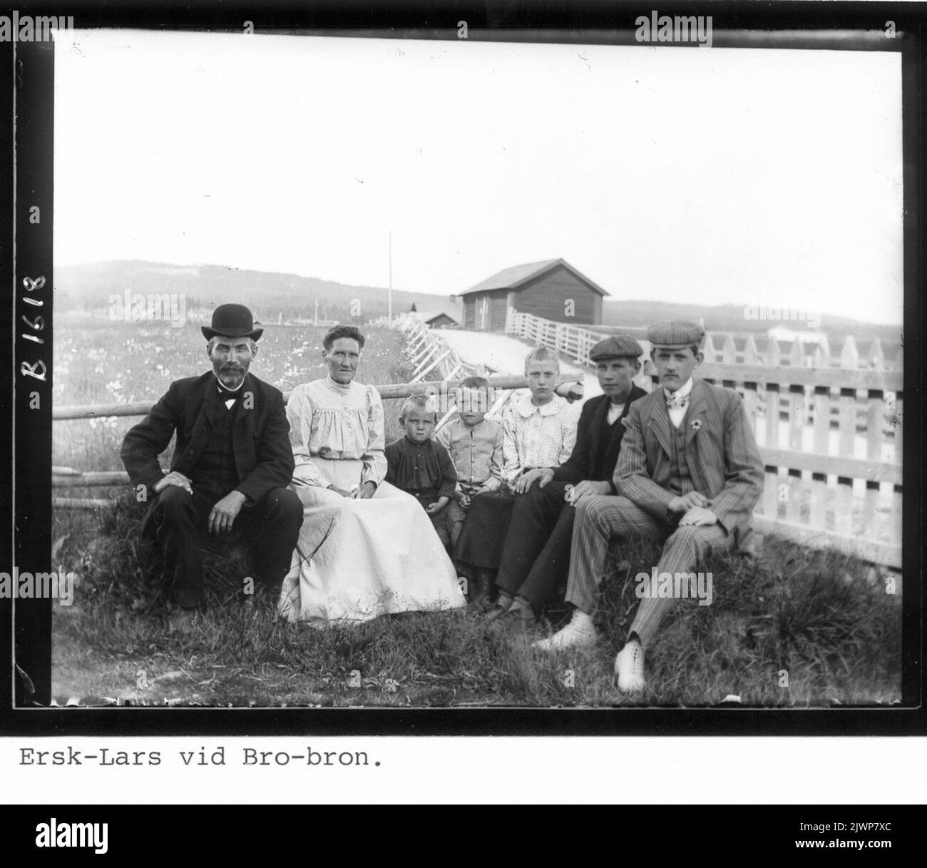 The Ersk-Lars family at the Bro bridge. From left: Karl and Johanna ...
