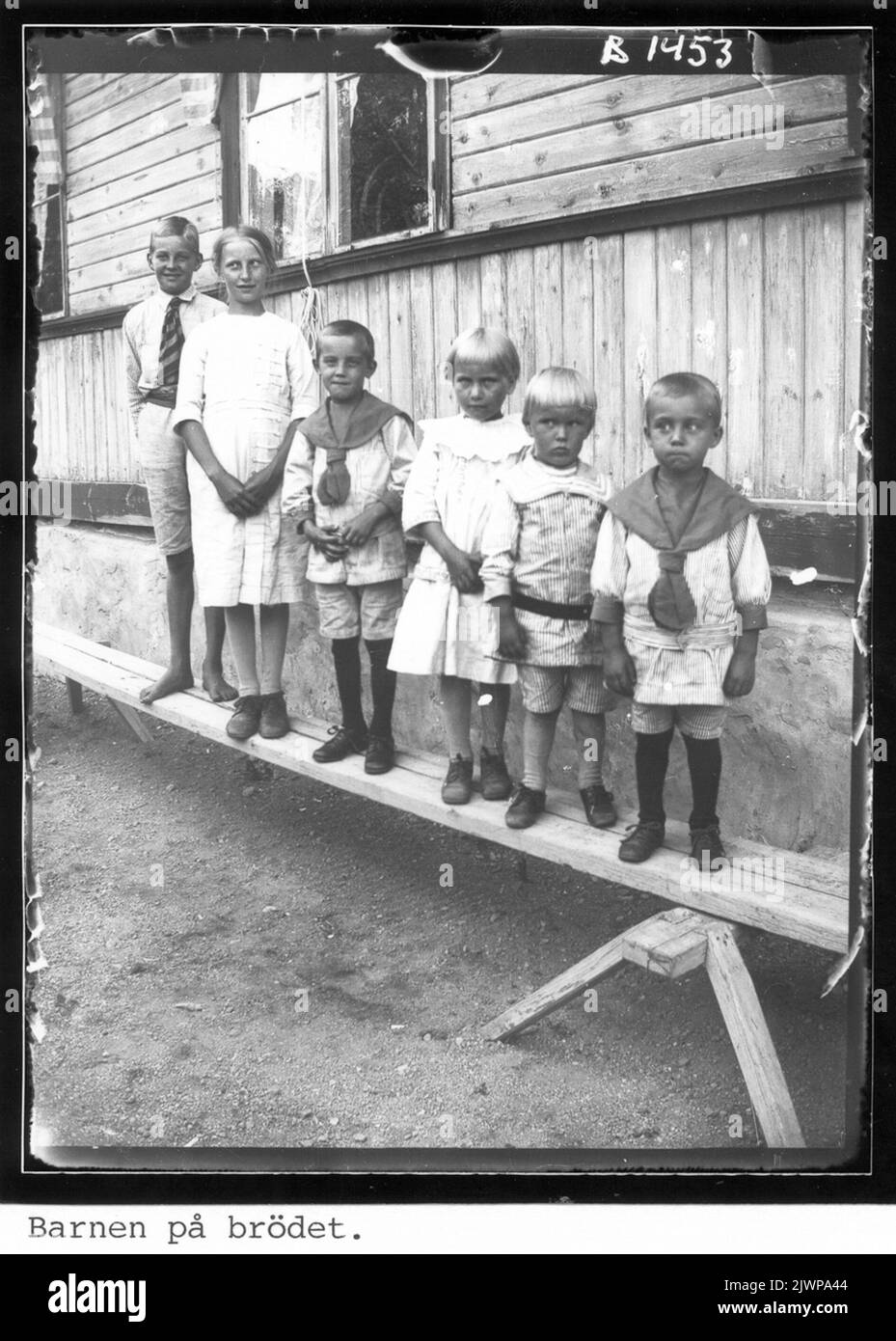 Children (all cousins) standing on a wooden plank. From left: Ivar Eriksson, Greta Hammarsten ...