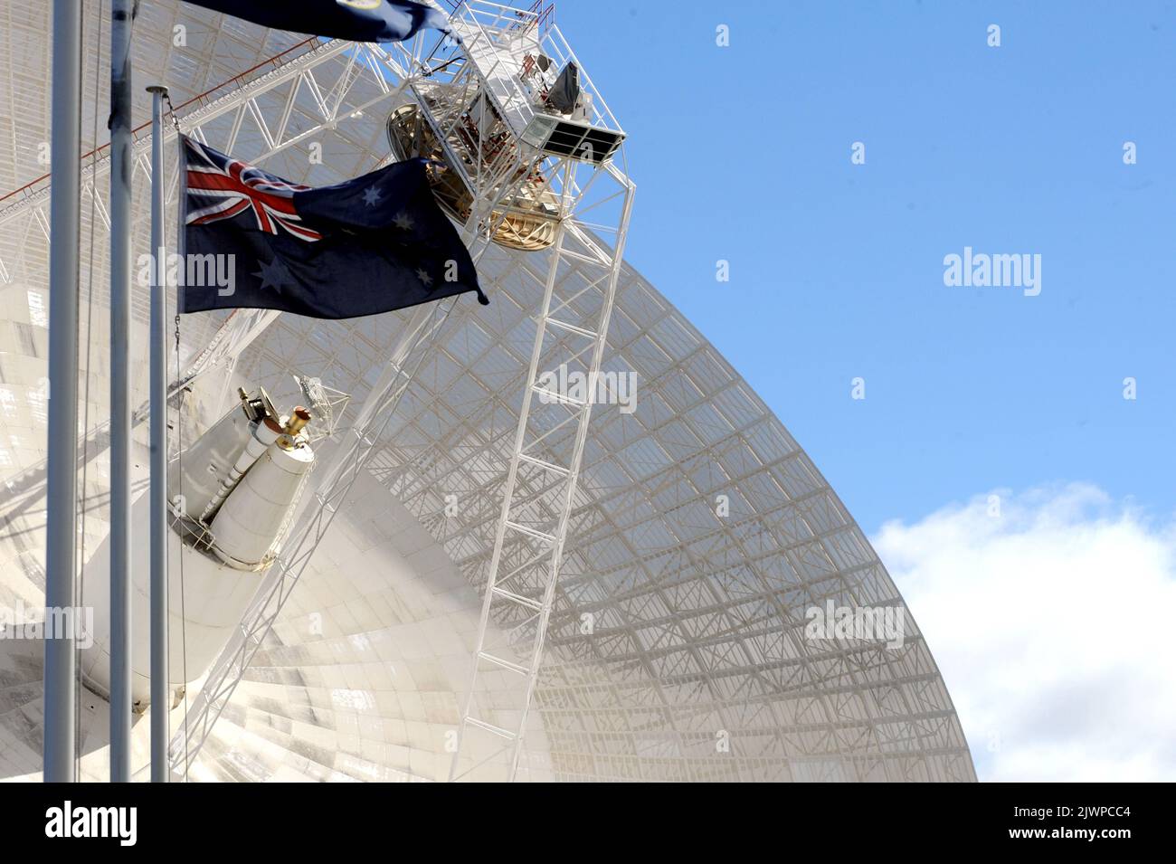The Australian flag flies in front of Space station dish No. 43 as it ...