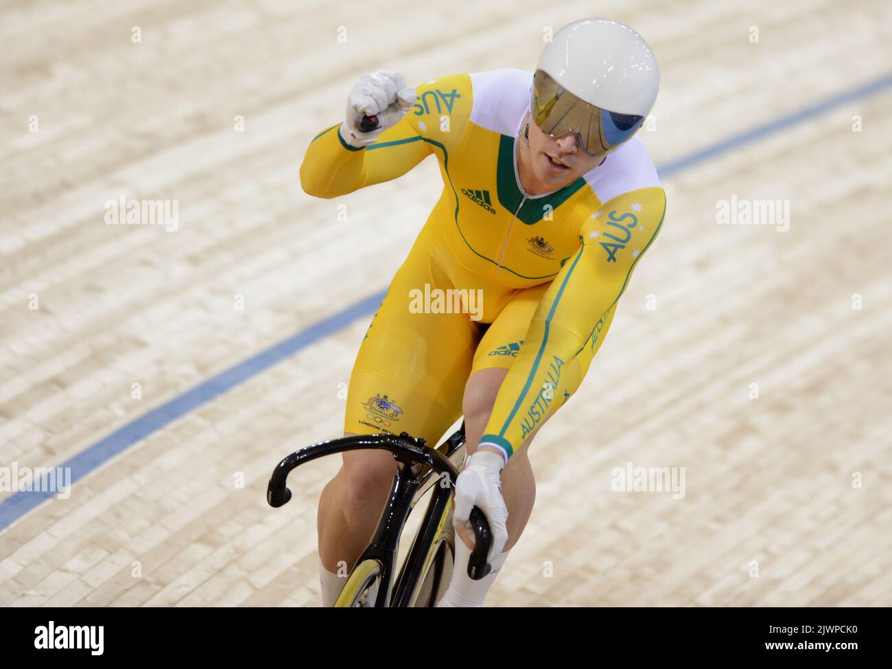 Australia's Shane Perkins celebrates his 3rd placing in the men's ...