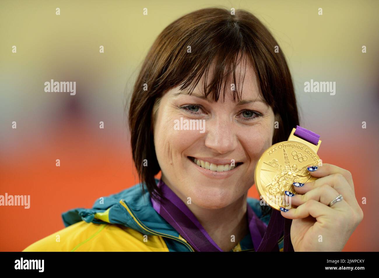 Australia's Anna Meares holds her gold medal after defeating Victoria ...