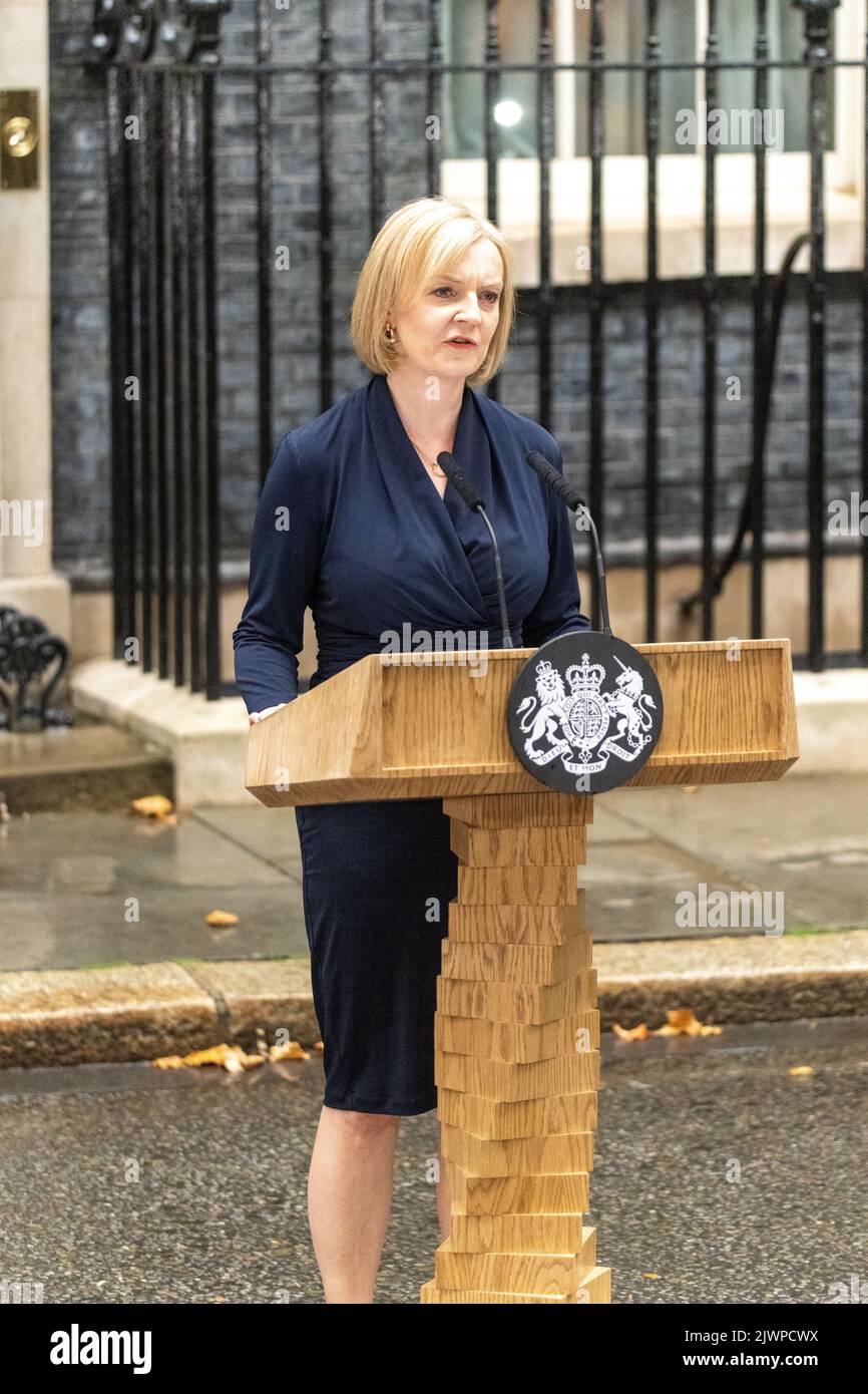 Lectern 10 downing street hi-res stock photography and images - Alamy
