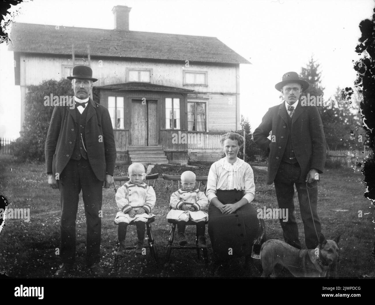 Lifestyle home family dog Black and White Stock Photos & Images - Alamy