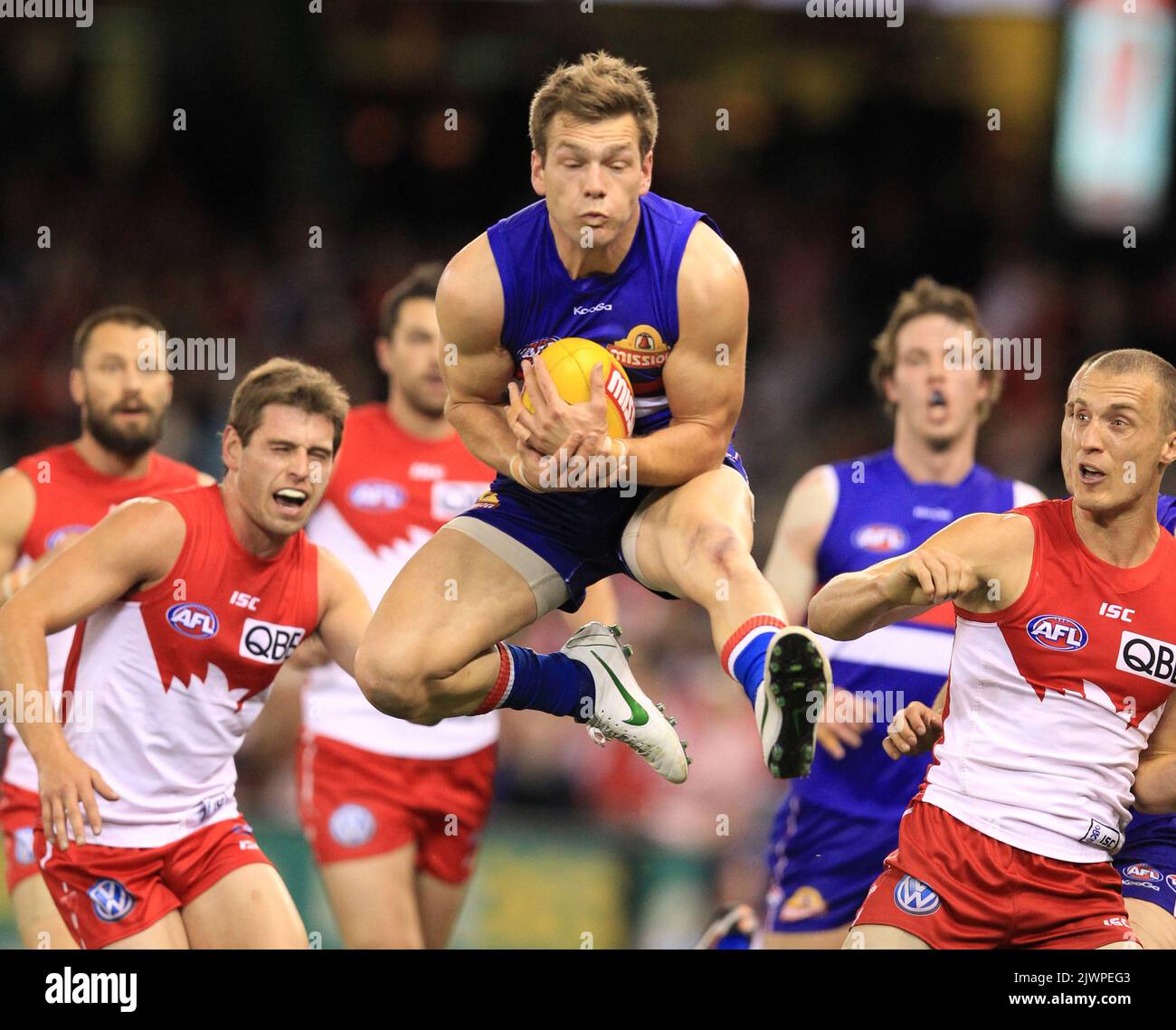 Shaun Higgins takes a mark for the Bulldogs in the round twenty one AFL ...