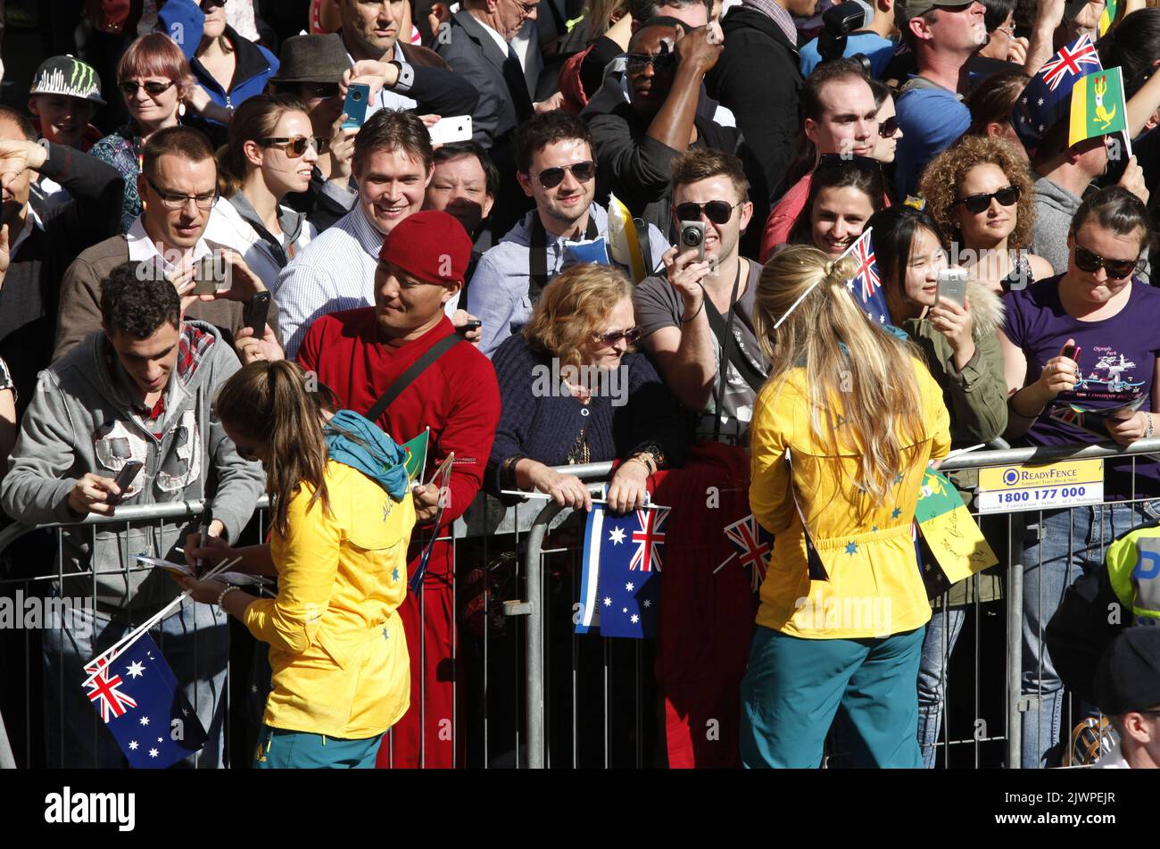 Olympians sign autographs at the Olympic Welcome Home Parade n Sydney ...