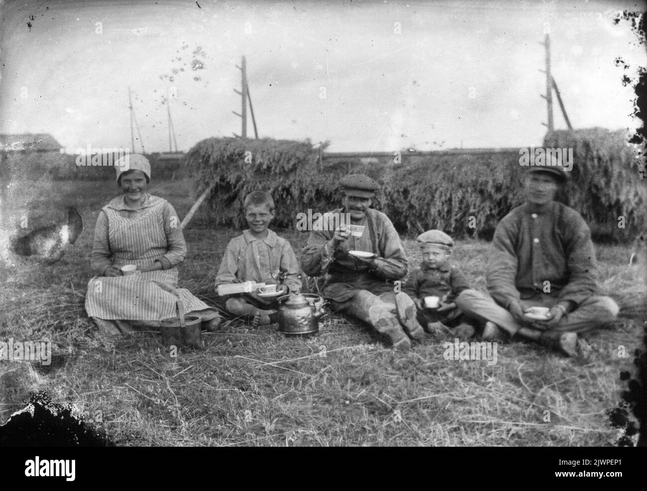 Coffee break in the hay -bearing. Kaffepaus i höbärgningen Stock Photo ...