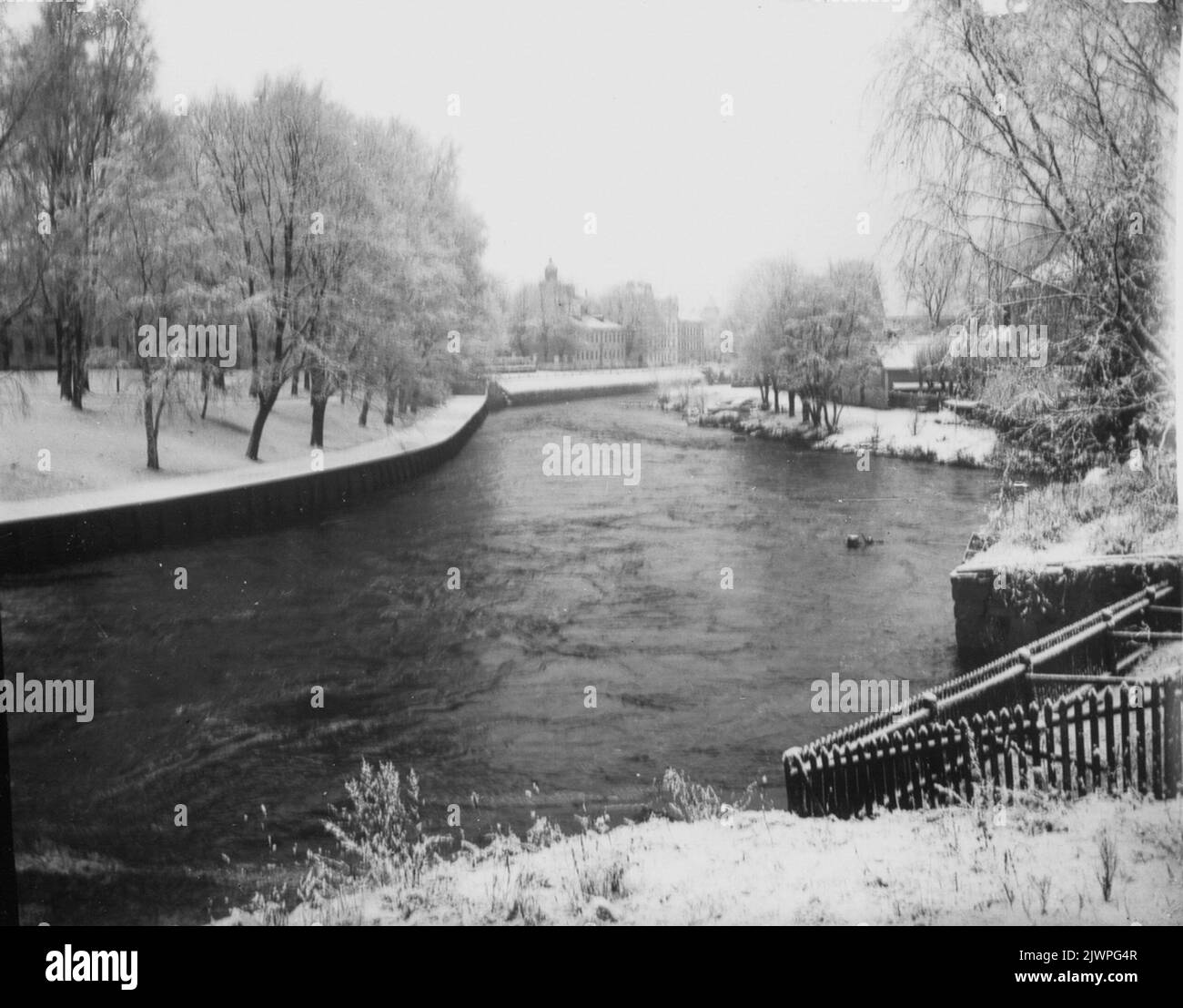 Winter image of Gavleån from Stadsträdgården. Vinterbild av Gavleån ...