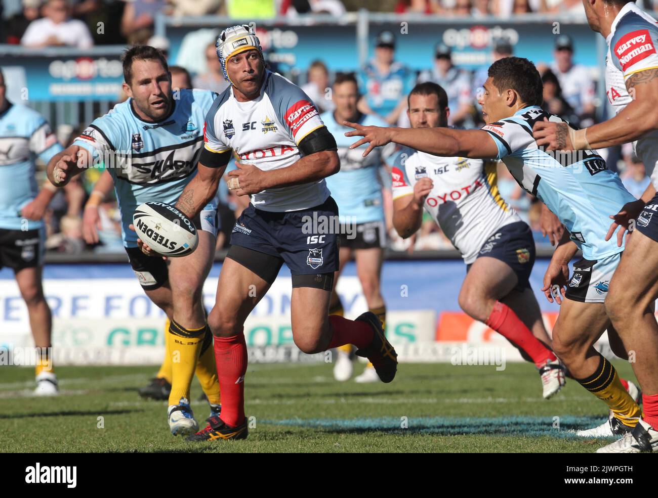 JOhnathan Thurston looks to feed the backline with Ben Ross and Anthony ...