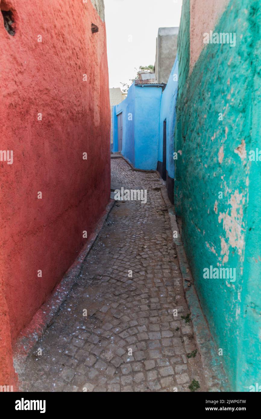 Narrow alley in the old town in Harar, Ethiopia Stock Photo - Alamy